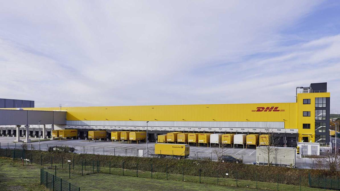 13. Nov. 23: DHL nimmt Erweiterung des Paketzentrums Hamburg offiziell ...